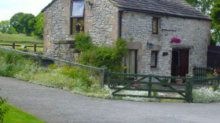 Old stone Coach House, Aldwark, Derbyshire | Countrycottagesonline.Net